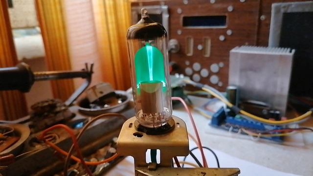 Тест 6Е1П лампового индикатора звука