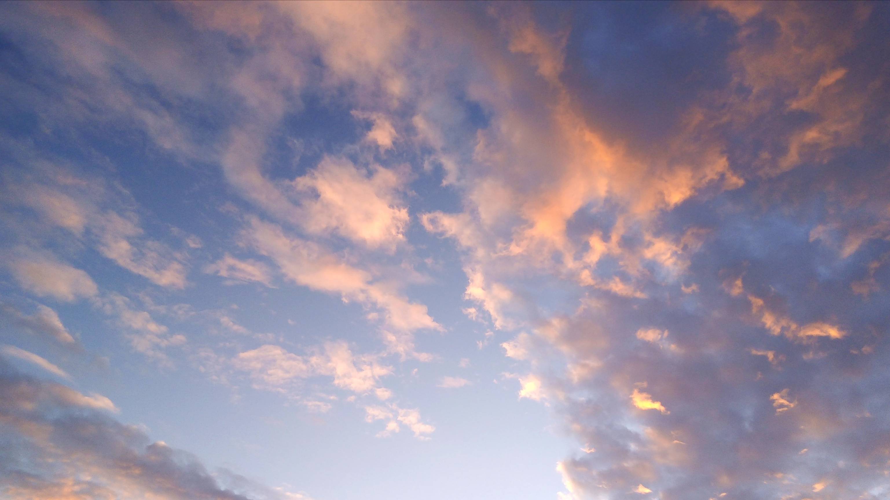 ЛЕТНИЕ НЕБЕСА с ТУЧАМИ. 11.6.2021