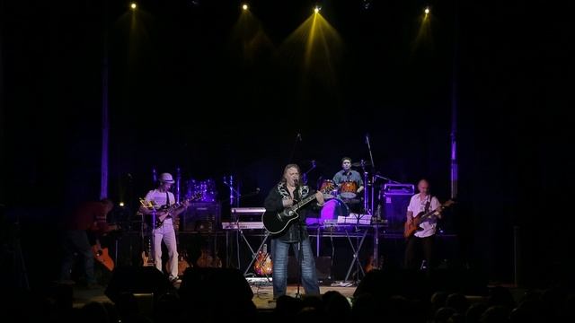 Гарик Грин и группа "НА ТРОИХ" - Жаль что было давно (100% живой звук)