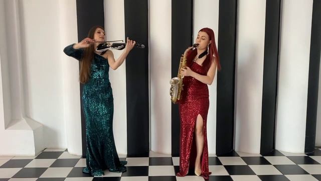 Скрипачка и саксофонистка, лаунж-кавер "Paparazzi"