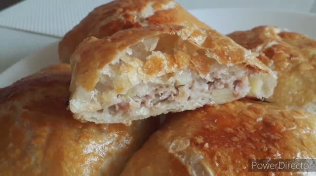 Пирожки из слоенного готового теста! ну очень вкусно!!!
