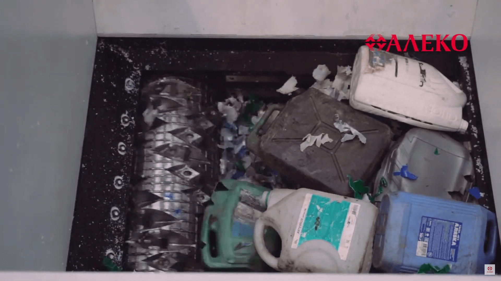 Шредер однороторный для измельчения канистр Raptor Pro