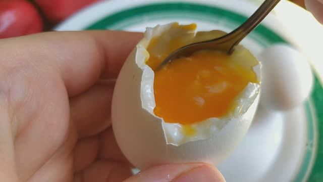 Яйца всмятку, в мешочек легко! 4 способа на любой вкус??