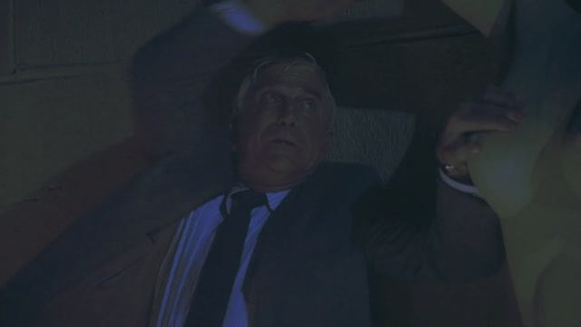 голый пистолет: полезные статуи