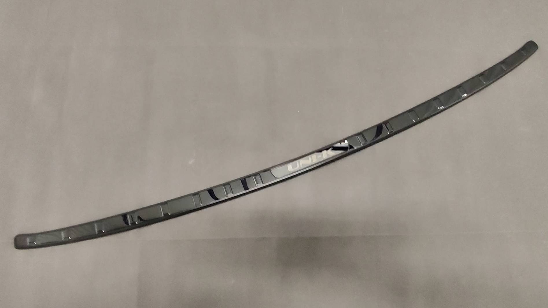 Накладка на задний бампер черный титан для Changan Uni-K