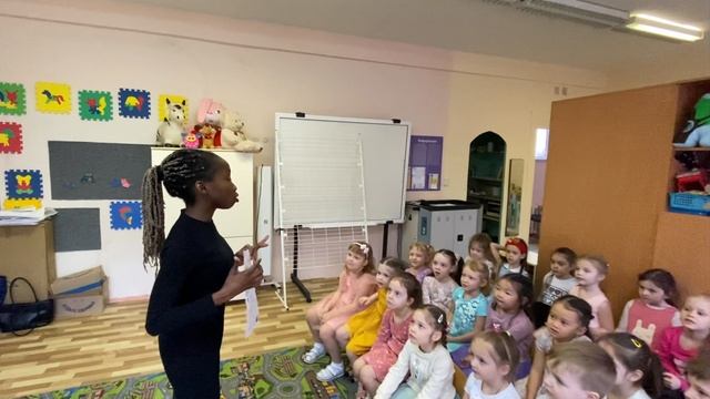 Репортаж об английском клубе для малышей по теме: «День Матери» в Дзержинском филиале