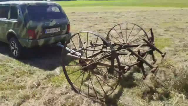 Ворошилка сена на базе автомобиля "Нива" Михаэля Баухманна из Австрии