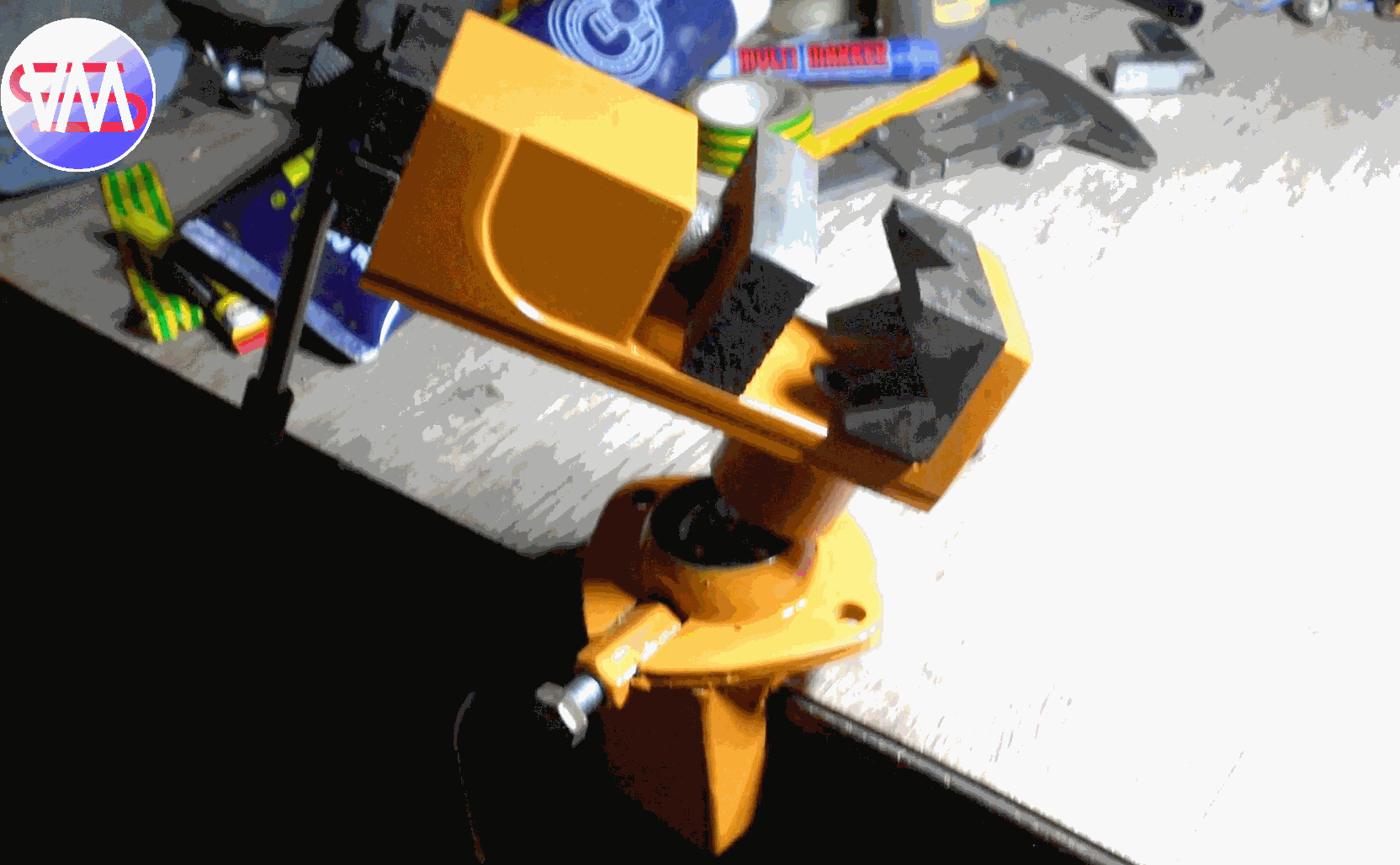 Тиски на шаровой опоре