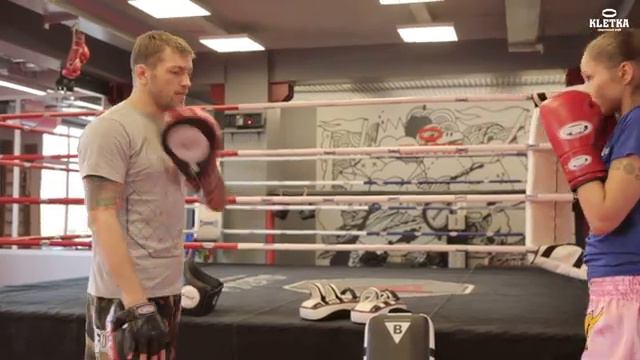 Работа на лапах. Связка локоть - колено в Тайском Боксе (Муай Тай). Андрей Басынин