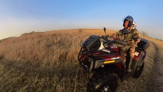 Мини прохват на красную горку квадроцикл Hisun и кроссовый мотоцикл