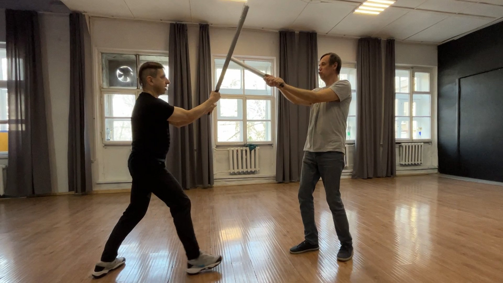 Школа японского фехтования Katana Club. Saberfighting. Отработка ударов световыми мечами