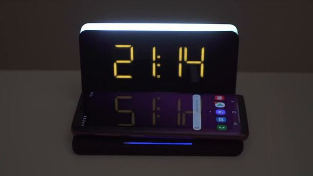 Часы настольные с беспроводным зарядным устройством