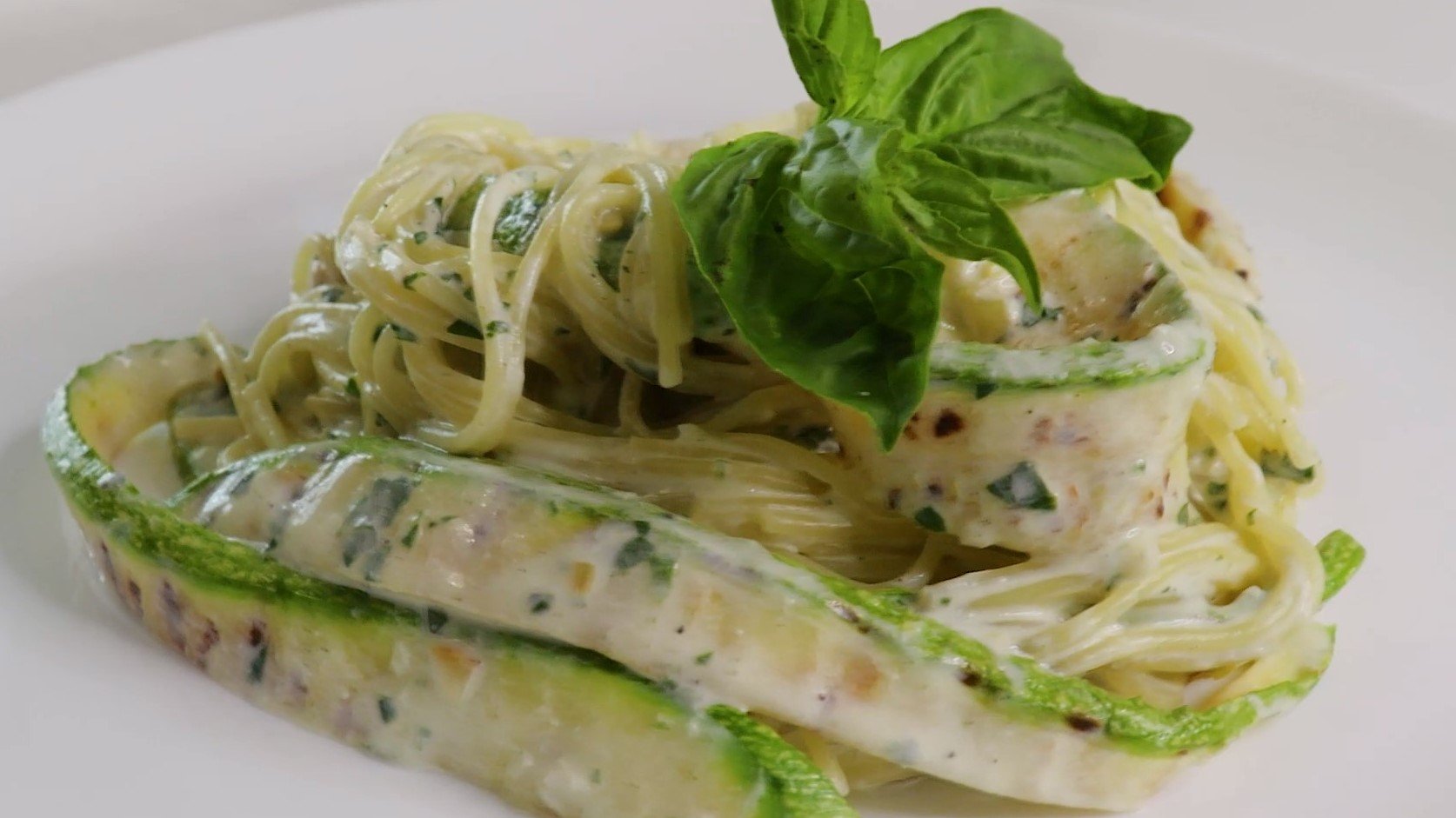 Теперь готовлю кабачки со спагетти только так, едят все ! Невероятно вкусно, просто, доступно !