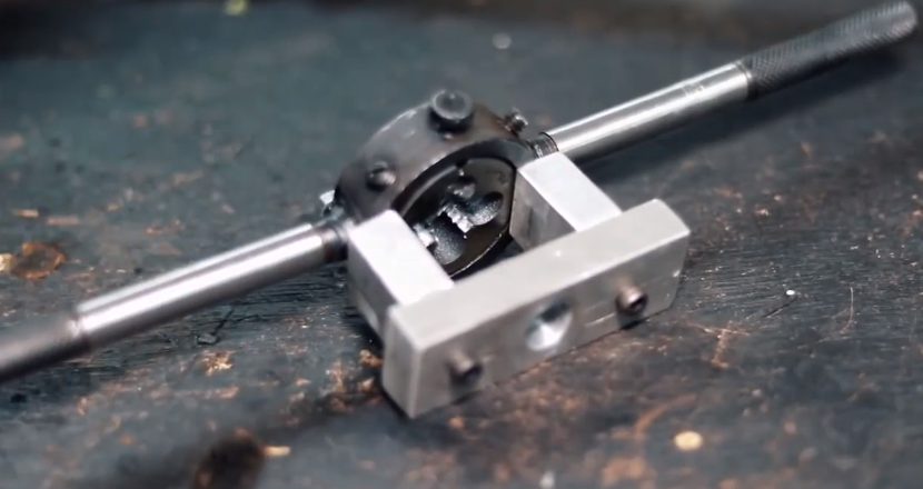 Отличная идея для ровной нарезки внешней резьбы