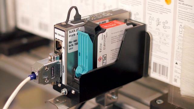 Термоструйный принтер WEBER синхронизирован с этикетировщиком управление с операторской панели/175