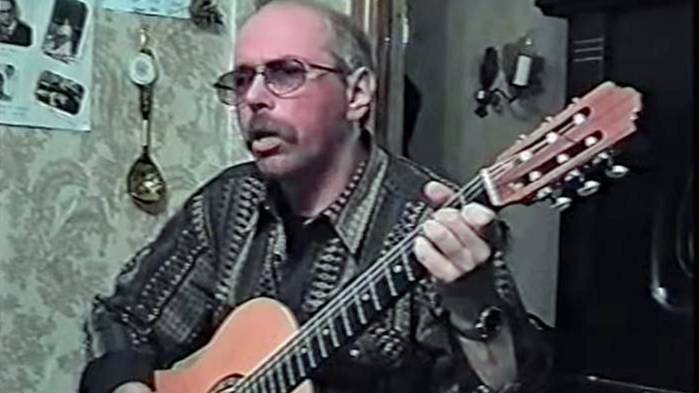 "Веранда, сумерки, тетрадь" (запись 1998 г.). Исполняет Сергей Филиппов.