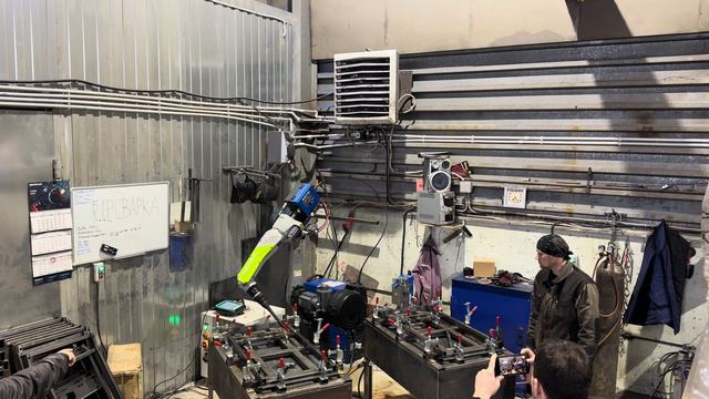 Cварочный робот Robotmeta. Сварочная ячейка для рамных инсталляций