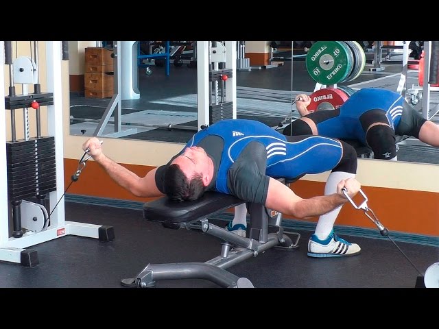 Сведение рук в кроссовере лёжа: 2 варианта выполнения