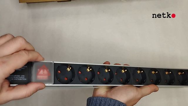 58653 Блок розеток 19", 16А, 8 розеток, без шнура,  выключатель, корпус алюминий, чёрный/серебряный