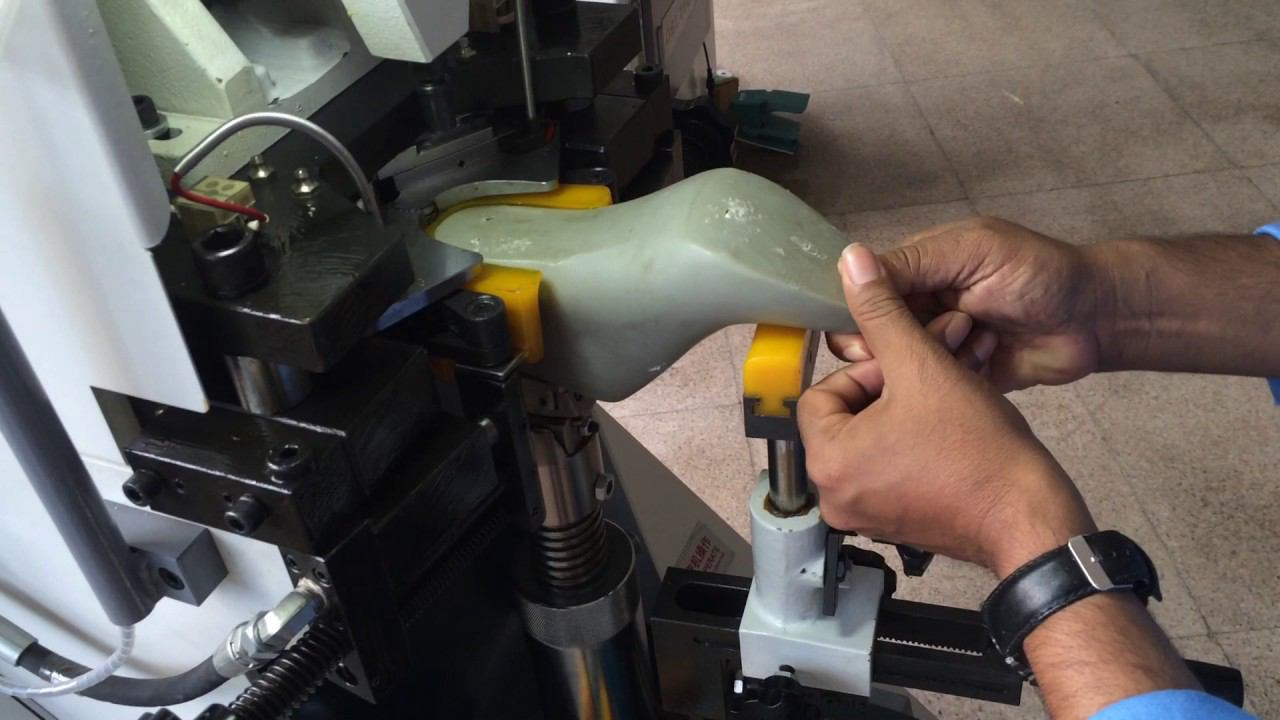 Машина затяжки пяточной части DSL D589C