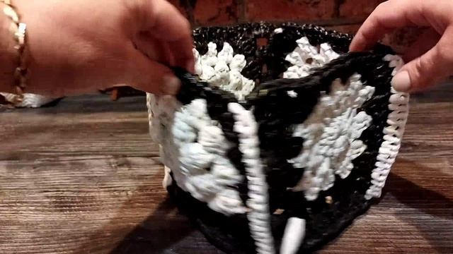 корзинка из б/у пакетов в технике бабушкин квадрат