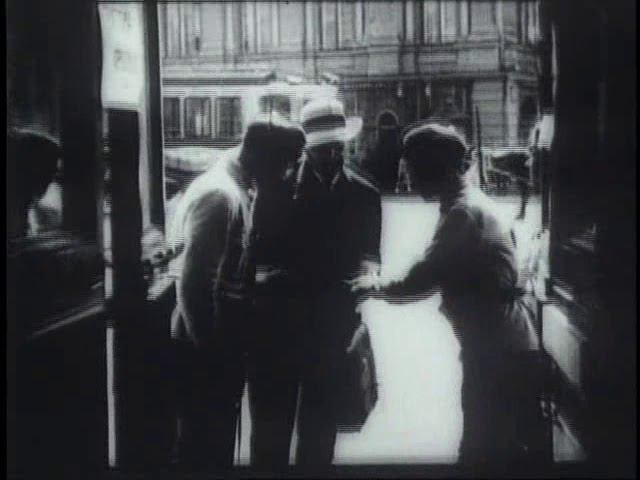 2. Киноправда. 1922 год /  Дзига Вертов