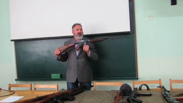 4.  Пистолет-пулемёт Томпсона (М1). Оружие Победы.