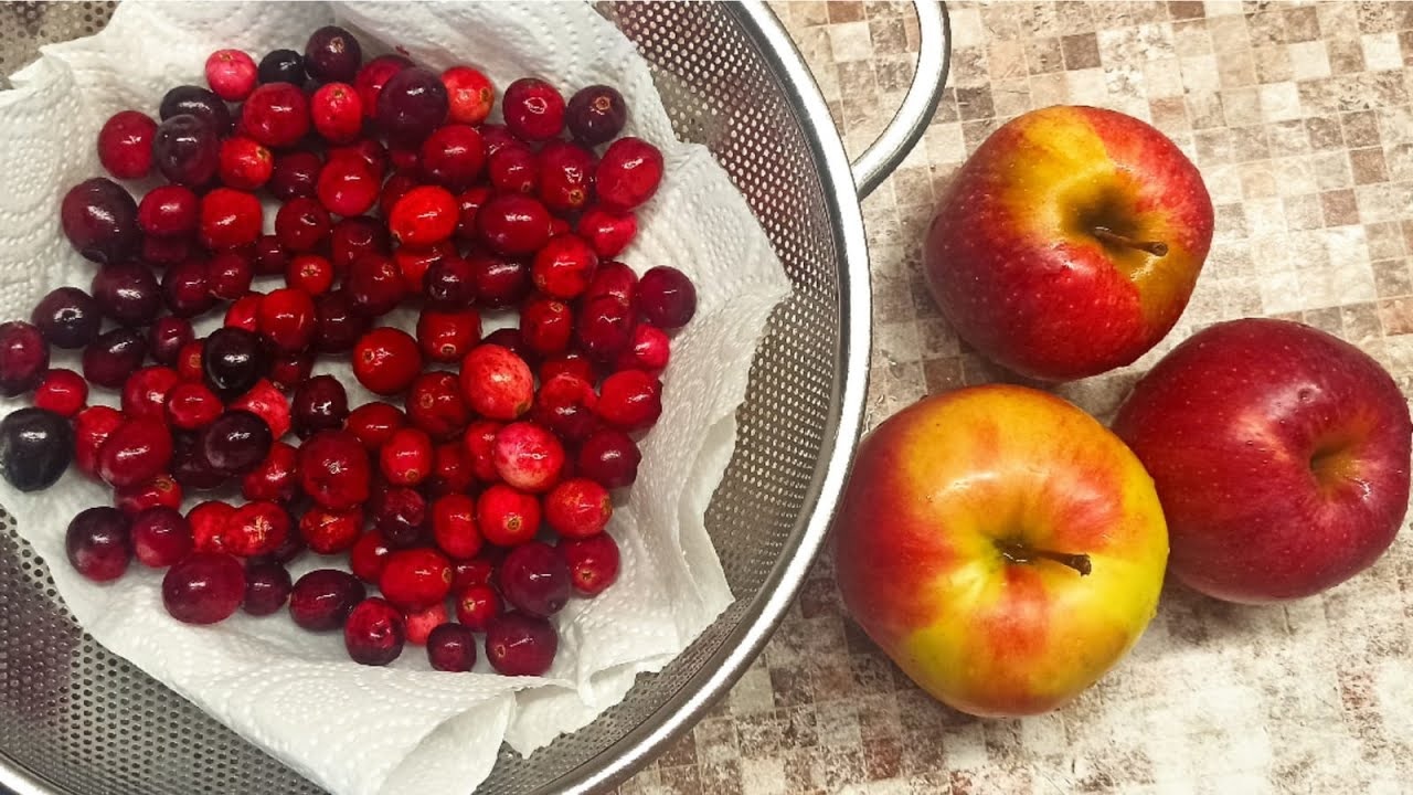 Шарлотка Бисквитное тесто с яблоками и Клюквой! Пирог из клюквы с яблоками.