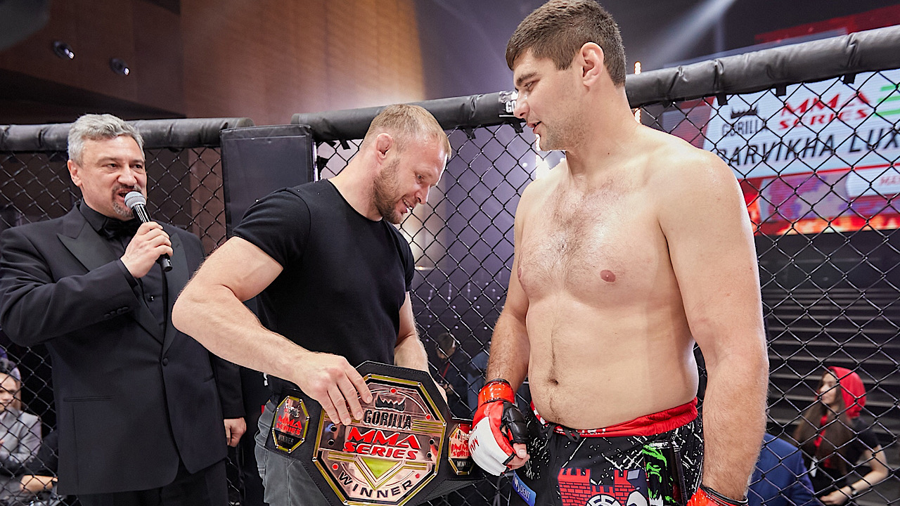 ШЛЕМЕНКО ВРУЧИЛ ТИТУЛ | Файоз Шомуродов (Узбекистан) – Олег Попов (Россия)