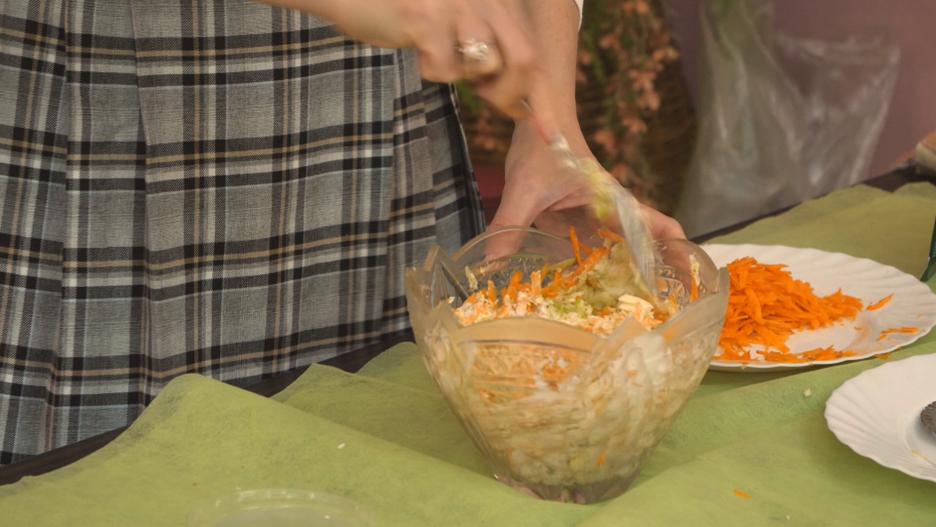 “Полезные рецепты” с Нателлой Барановой. (28.03.22).MP4