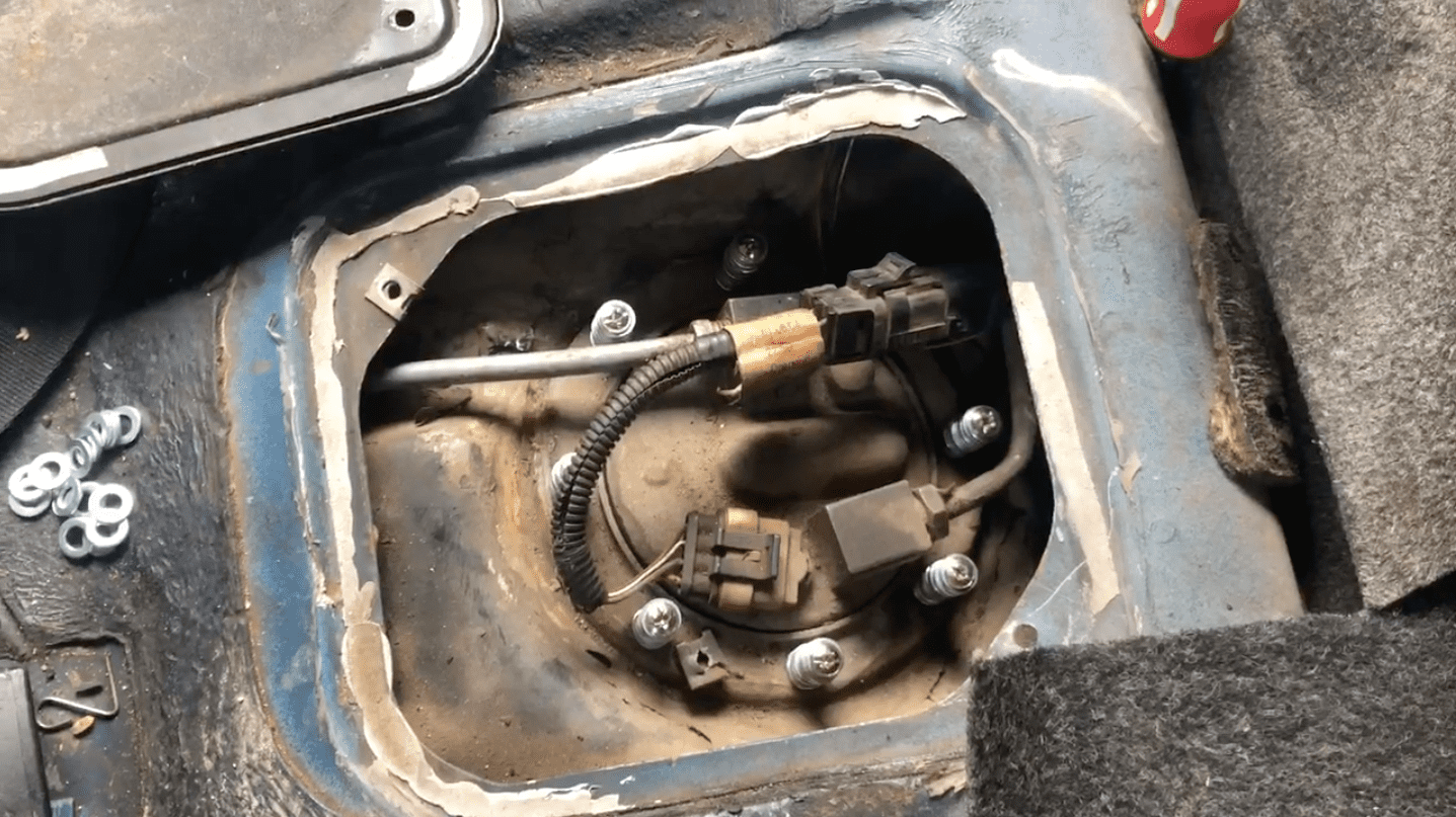 Воняет бензином в салоне / ремонт шпилек на бензобаке быстрый способ / ремонт шпилек ваз 2111 2110