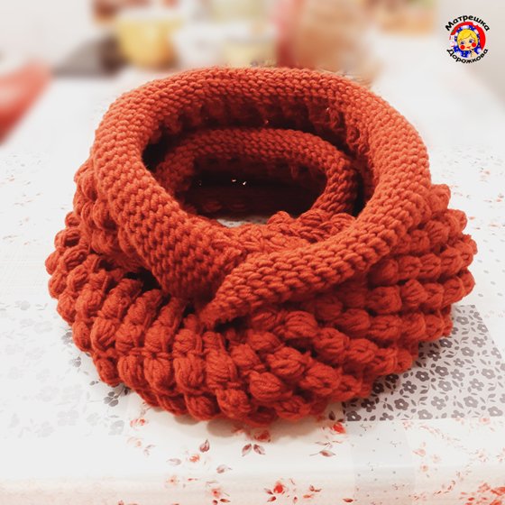 Теплый зимний шарф-снуд крючком, объемный узор с шишечками