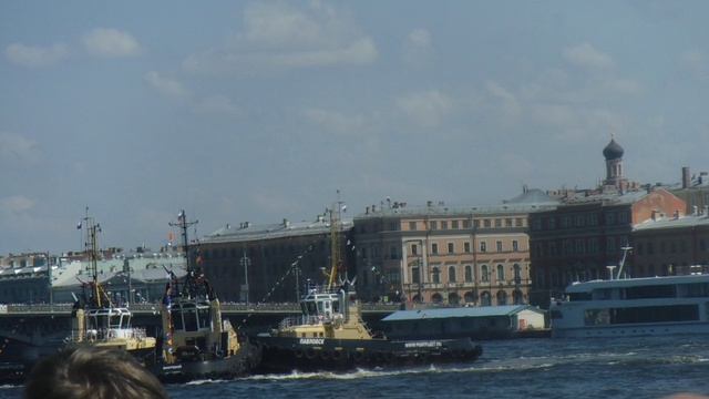 Буксиры "Вихревой", Сестрорецк" и "Павловск" крутятся вместе