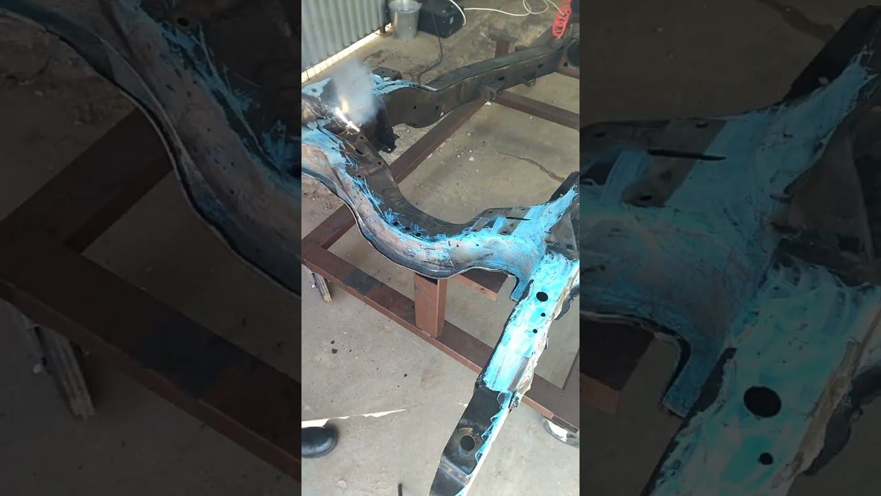 Очистка рамы авто аппаратом лазерной чистки с 2-х осевым пистолетом Realfar FWH20DS30 #lasercleaning