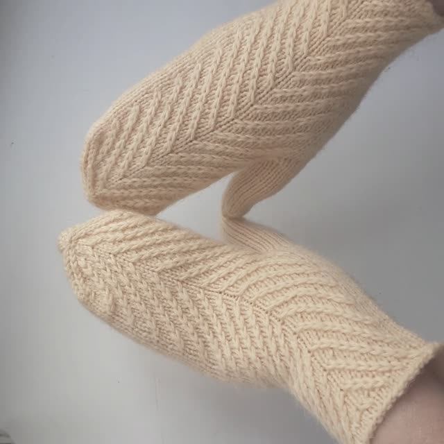 Варежки ручной вязки из козьего пуха и овечьей шерсти от онлайн магазина Мисс Беретка