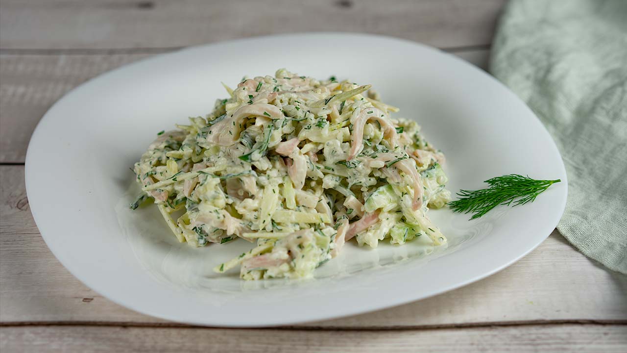 Постный салат с кальмарами