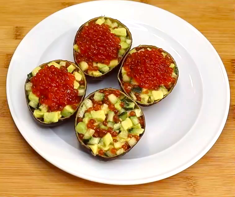 Богатая Закуска на Праздник! Авокадо фаршированное с икрой.