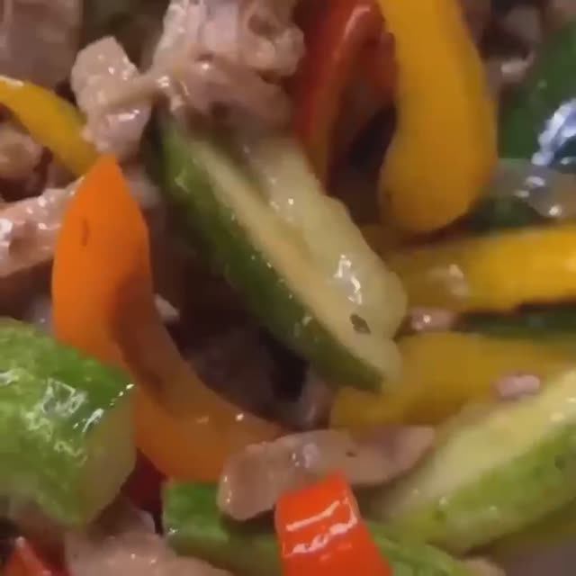 Салат с мясом и огурцом