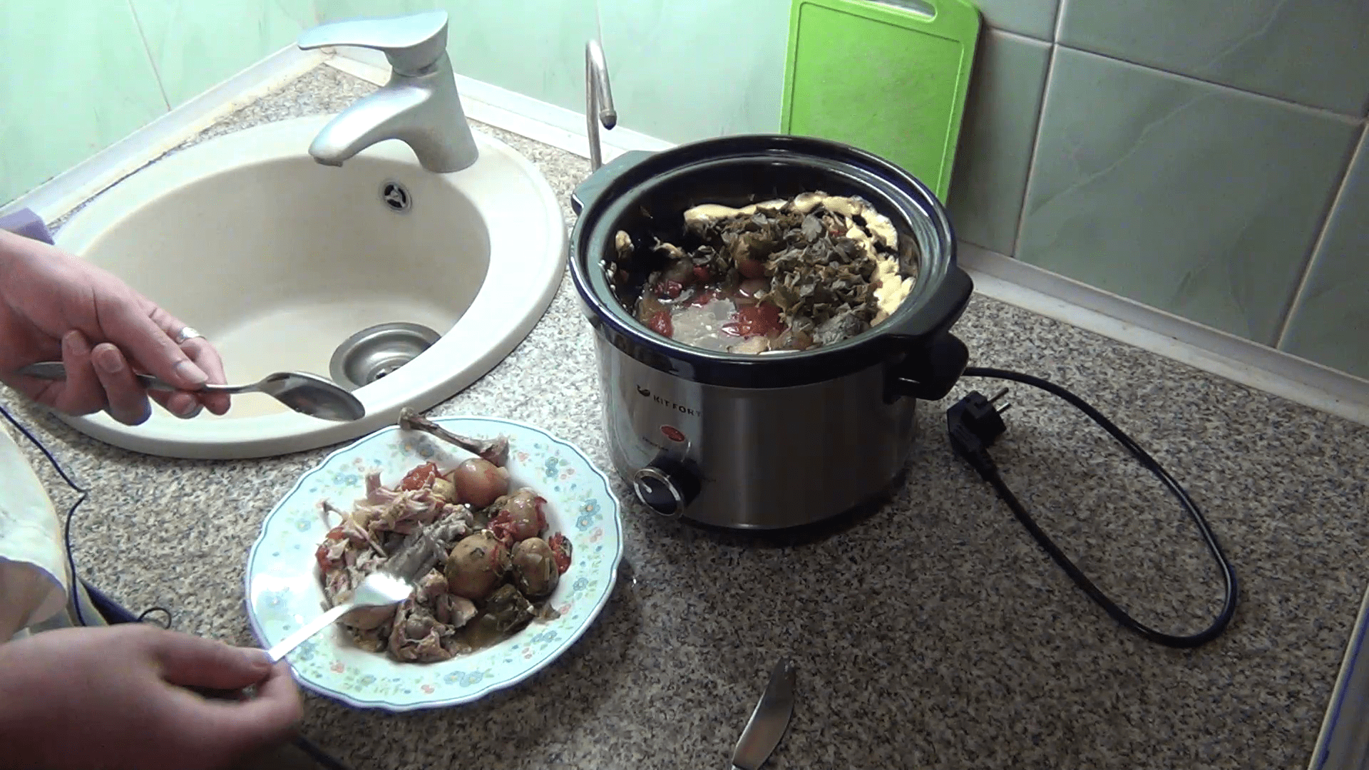 Медленноварка Kitfort KT-206 обзор . Готовим курицу с картошечкой и овощами .