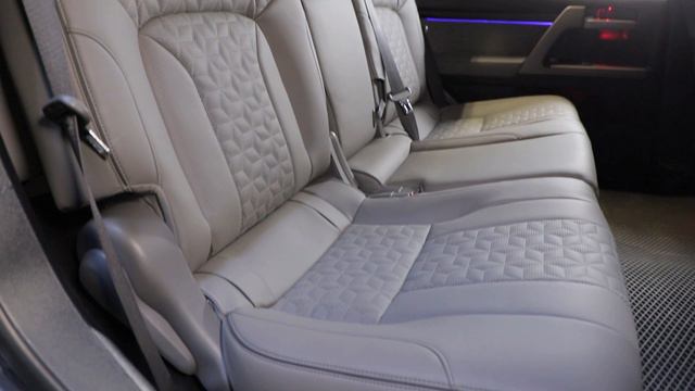Toyota Land Cruiser 200 - большой проект по доработке салона, экокожа, подсветка, подколенки 2022
