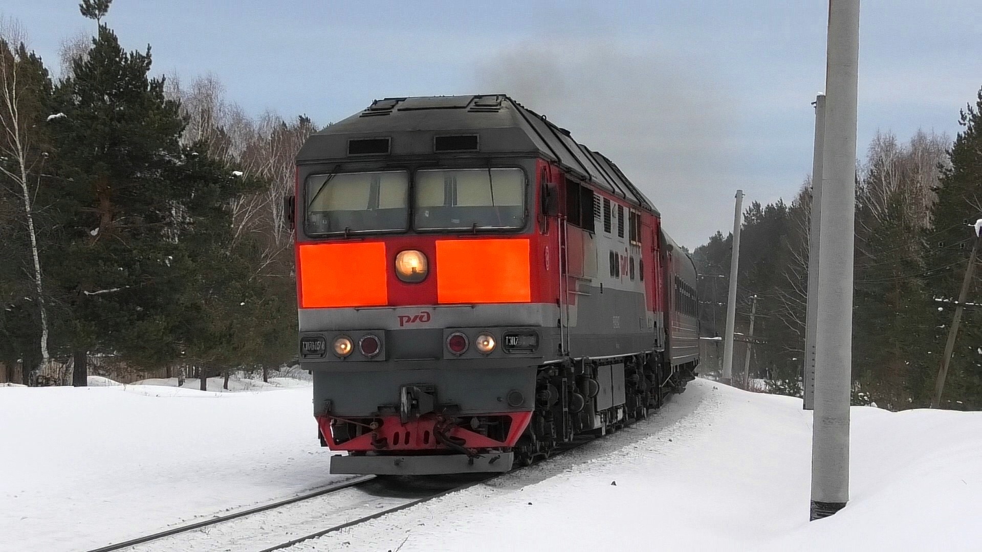 ТЭП70-0508 с пригородным поездом Егоршино — Екатеринбург-Пасс.
