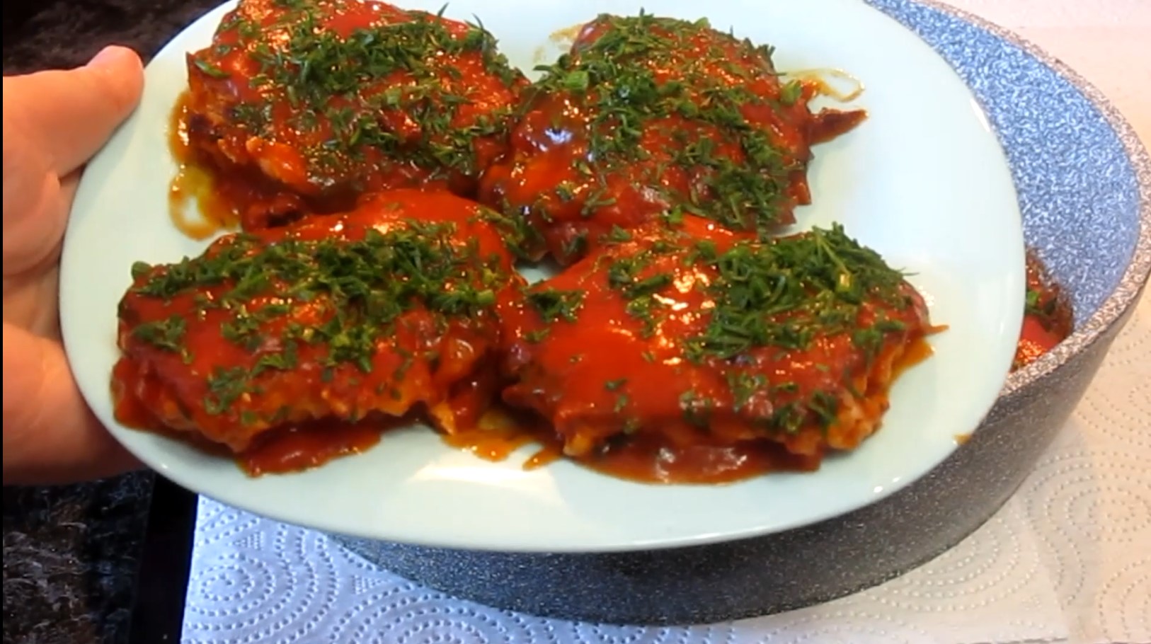 Обалденно вкусная куриная грудка в томатном соусе на сковороде с картошкой