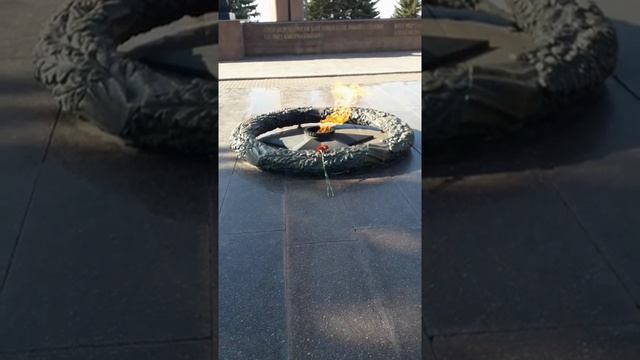 НА БРАТСКИХ МОГИЛАХ (В.Высоцкий)