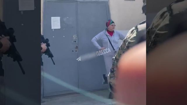 Одесситка заявила вооруженным бандеровцам, что Одесса - это Россия
