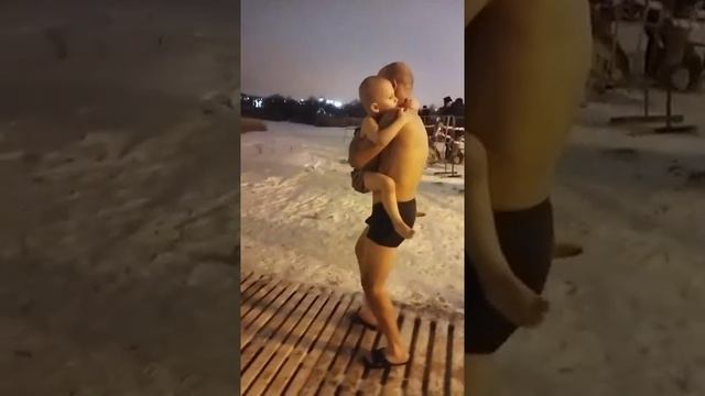 В прорубь зимой.mp4