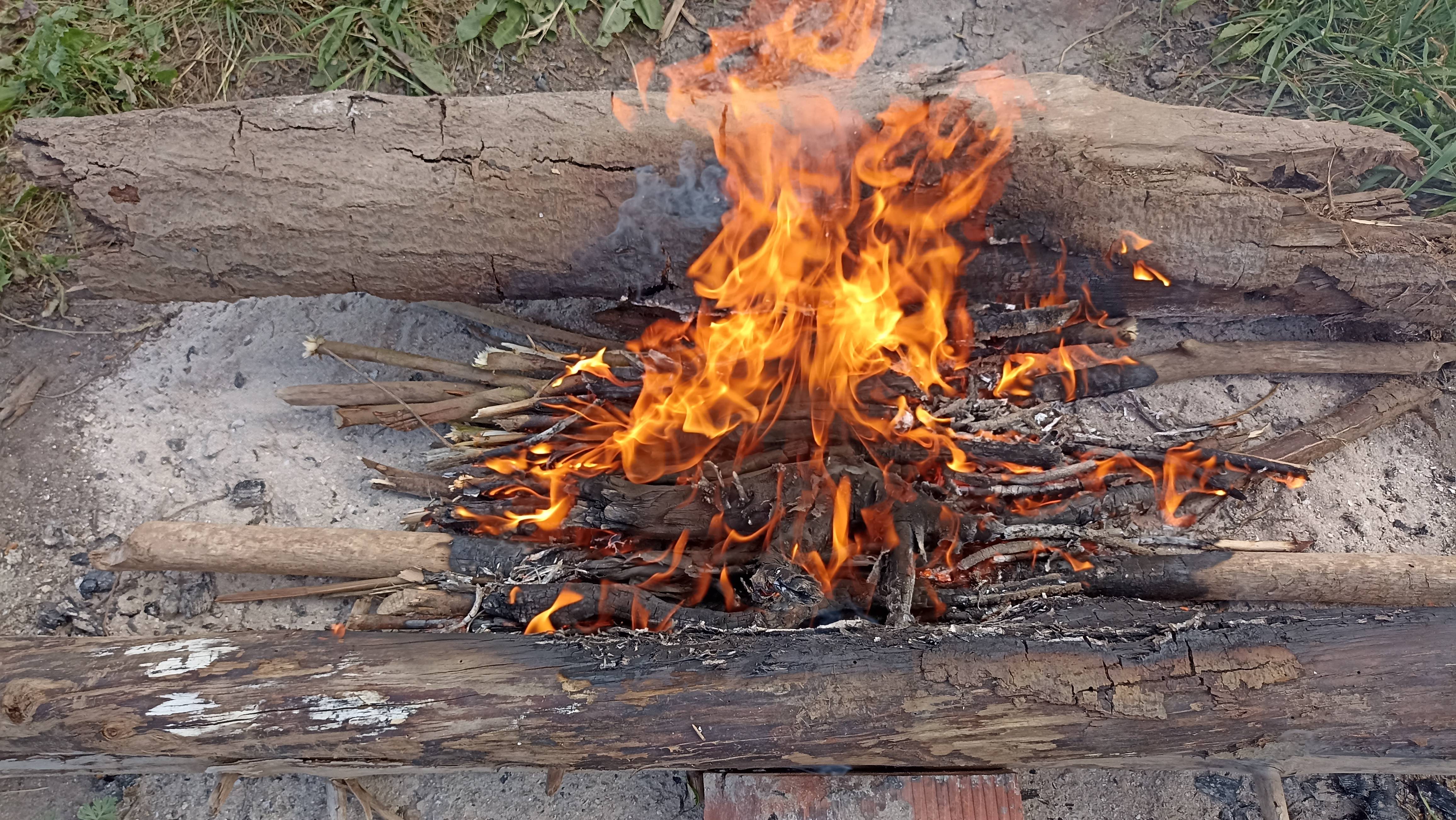 Обустройство костра на туристической стоянке