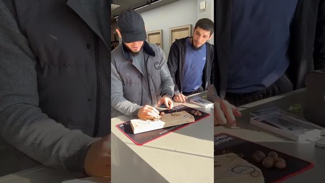 Ислам Махачев чемпион UFC протестировал свой айфон в броне X-ONE _ краштест _ бронеплёнка _ иксван