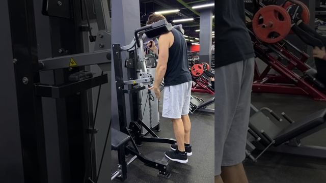 Подъем на носки в тренажере