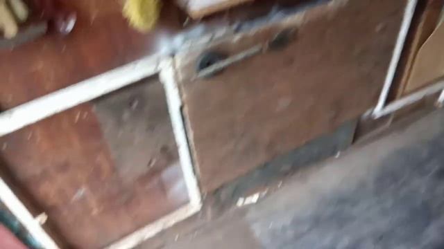 Откидной верстак в гараже