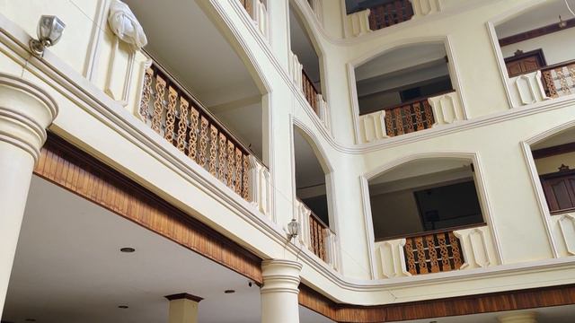 Отель эпохи колониального прошлого в Паксе